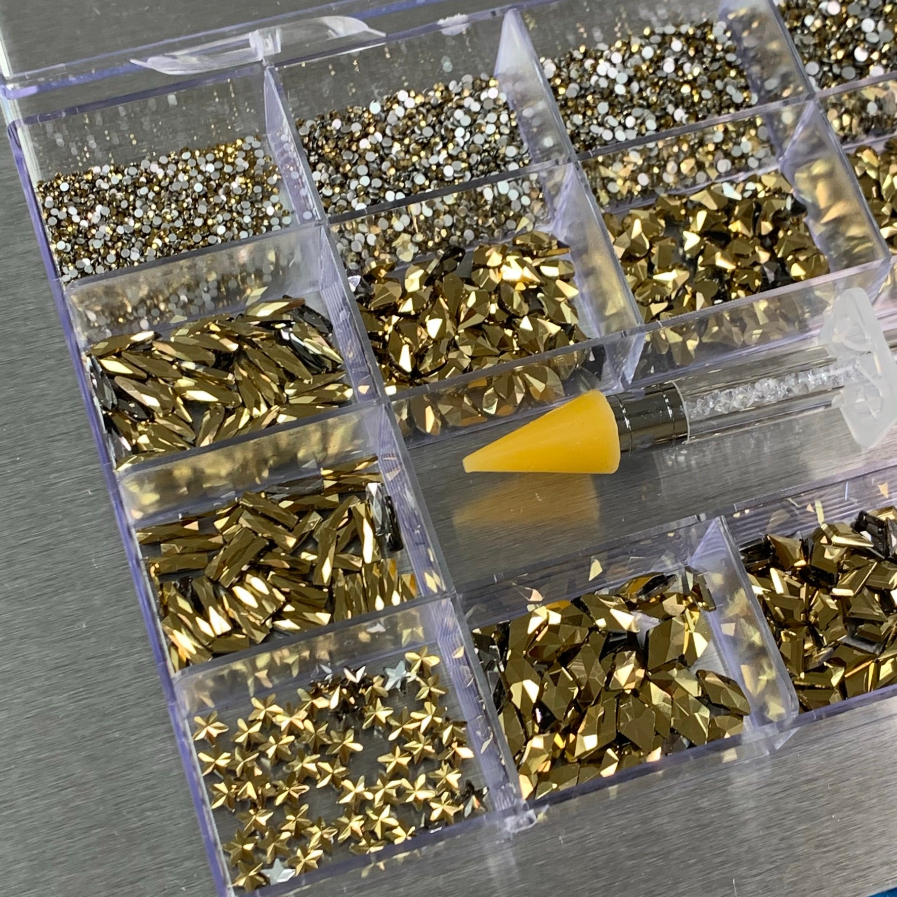 [Metallic Gold] Rhinestones set - 20 cells box - 14 big shapes and 6 r ...