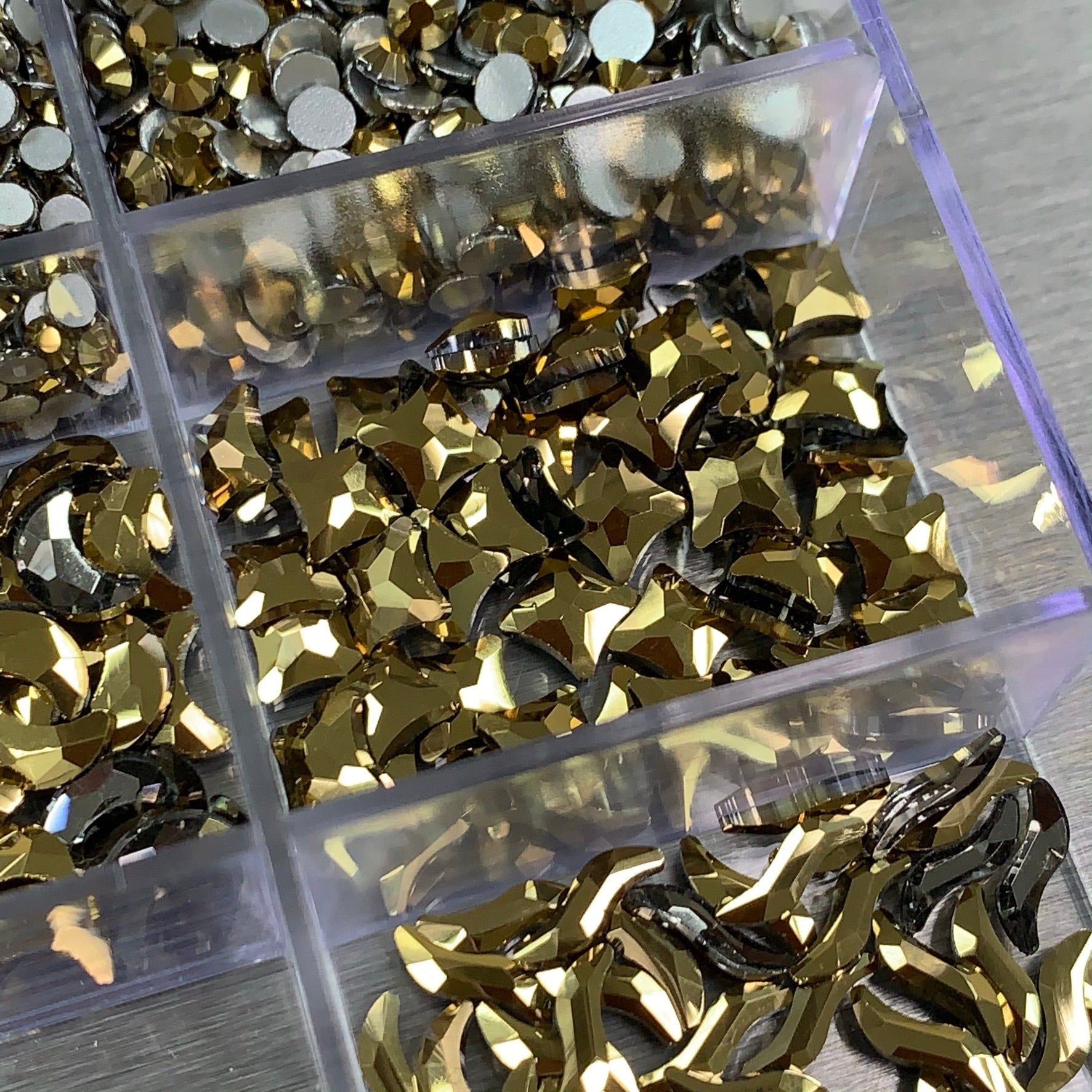 [Metallic Gold] Rhinestones set - 20 cells box - 14 big shapes and 6 r ...