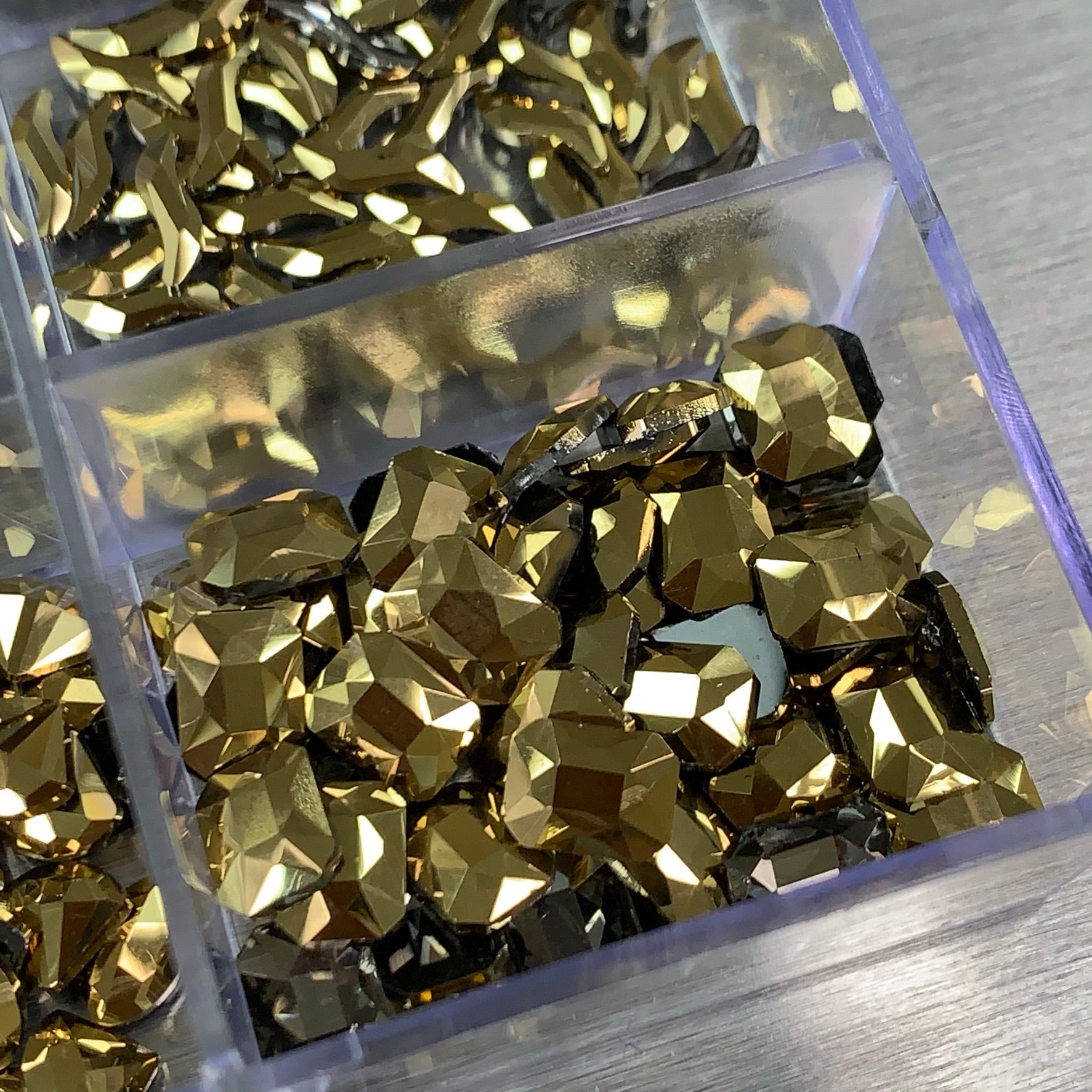 [Metallic Gold] Rhinestones set - 20 cells box - 14 big shapes and 6 r ...