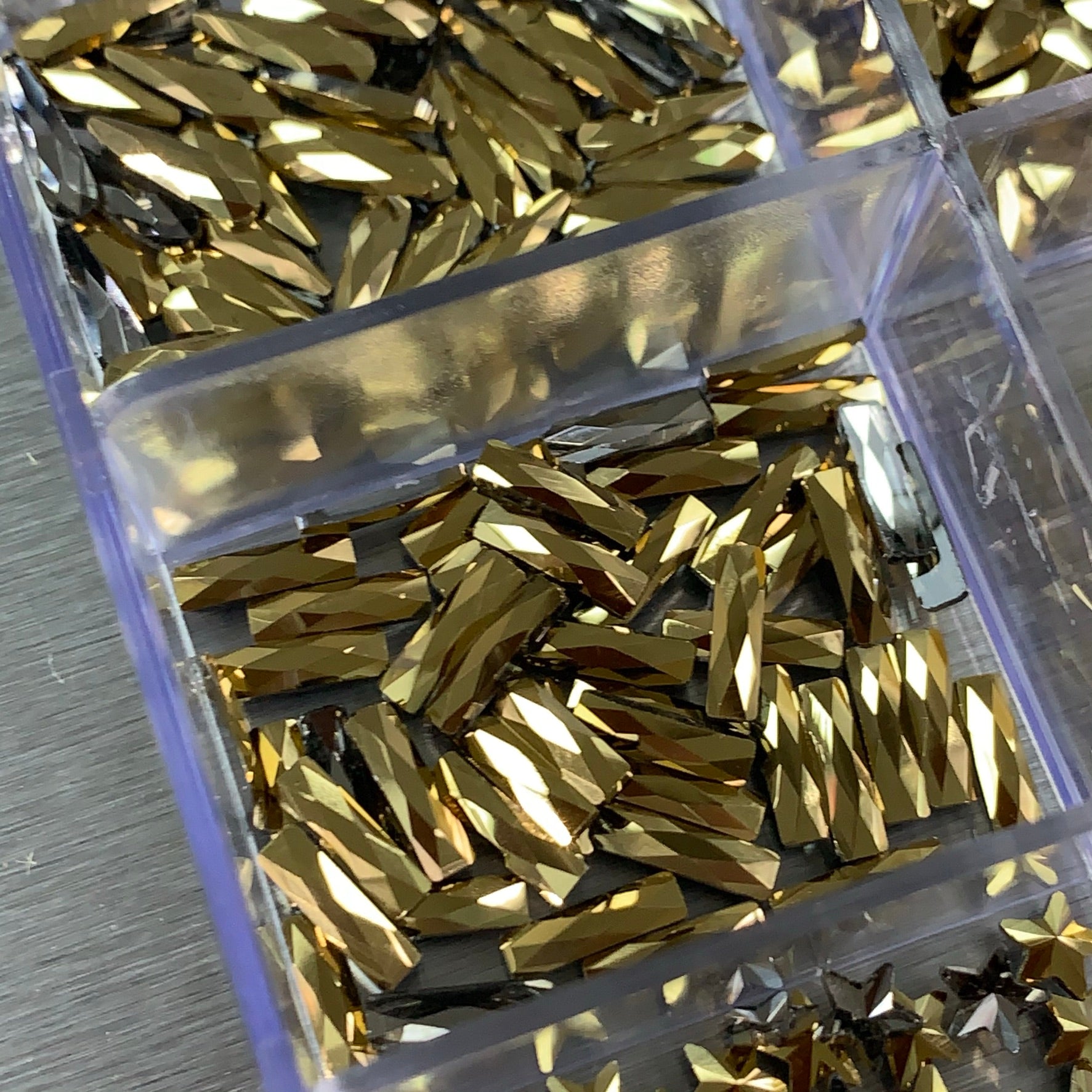 [Metallic Gold] Rhinestones set - 20 cells box - 14 big shapes and 6 r ...
